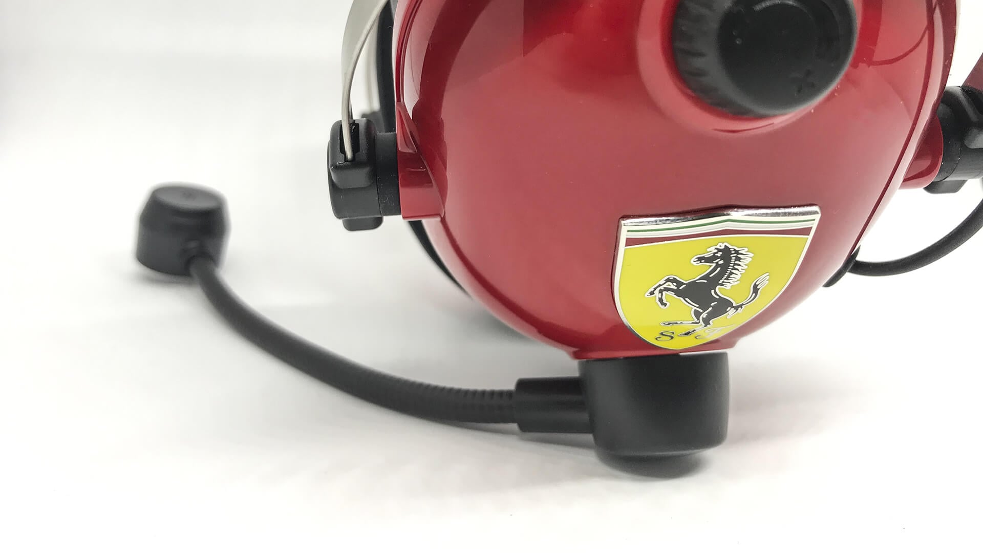 Thrustmaster T.Racing Scuderia Ferrari Edition Review: Supercars For ...