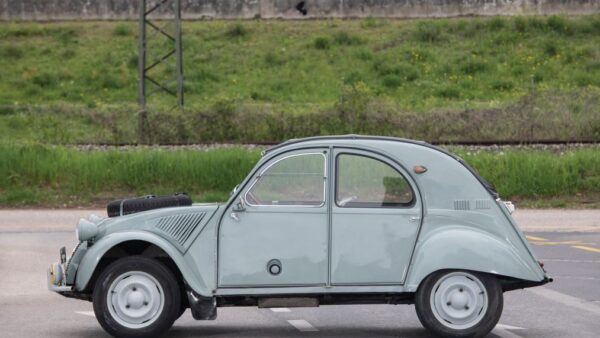 The Citroën 2CV Sahara Is the Quirky French Off-Roader That Took on ...