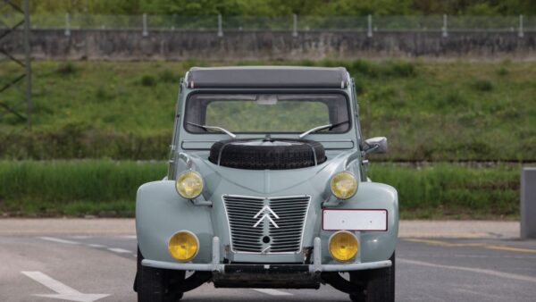 The Citroën 2CV Sahara Is the Quirky French Off-Roader That Took on ...