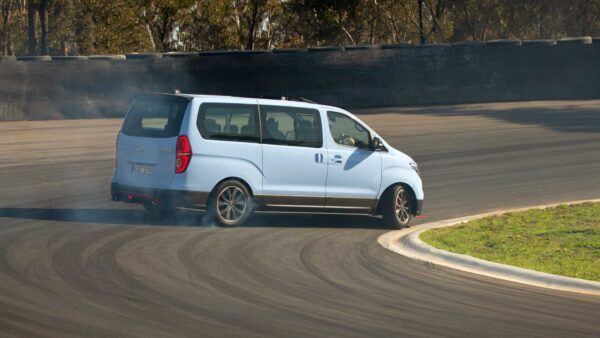 Hyundai Builds 400hp V6 Time Attack... Minivan?