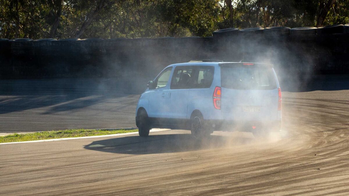 Hyundai Builds 400hp V6 Time Attack… Minivan? – GTPlanet